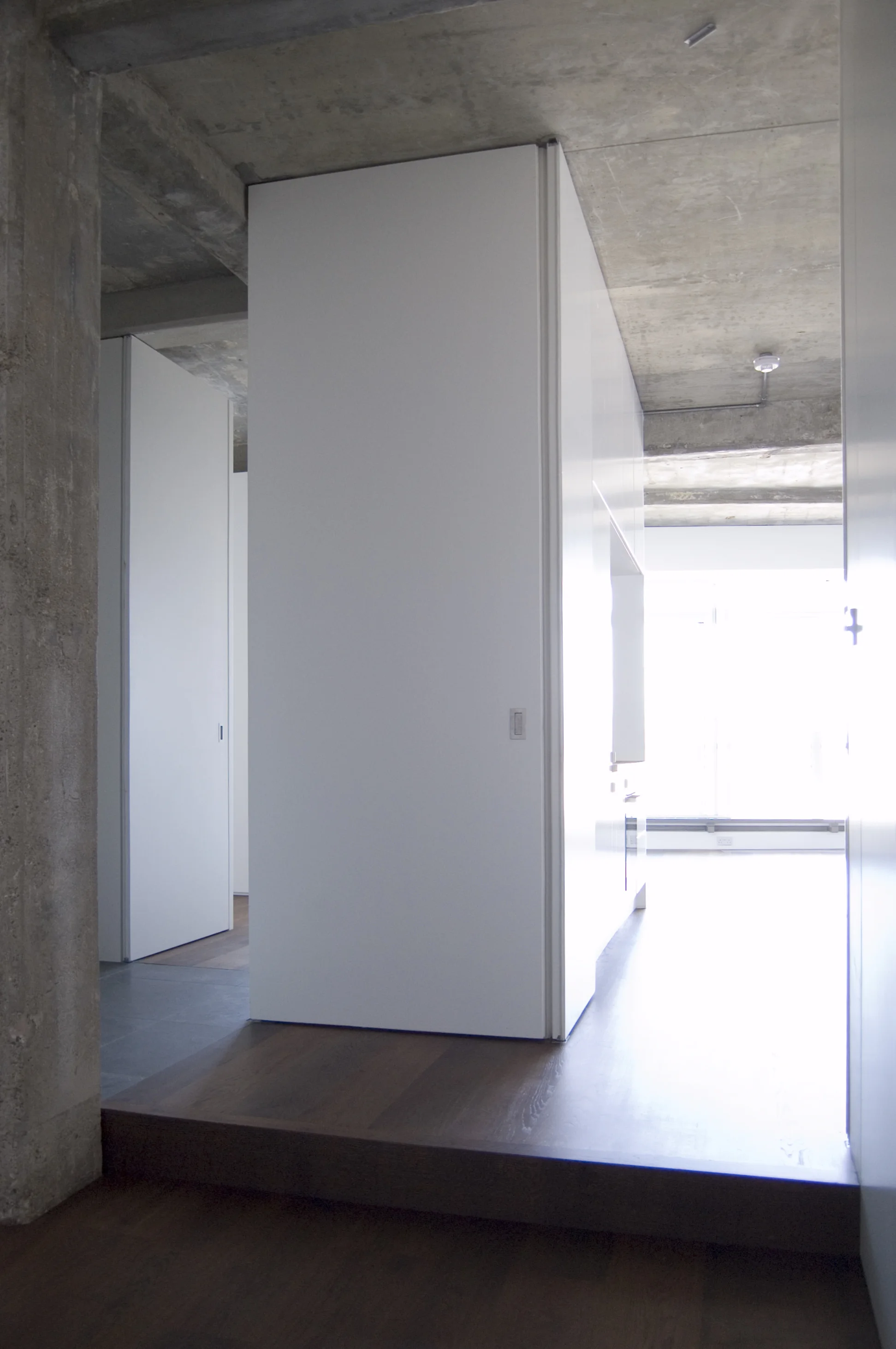 Architect-designed refurbishment of a loft apartment in Clerkenwell ...
