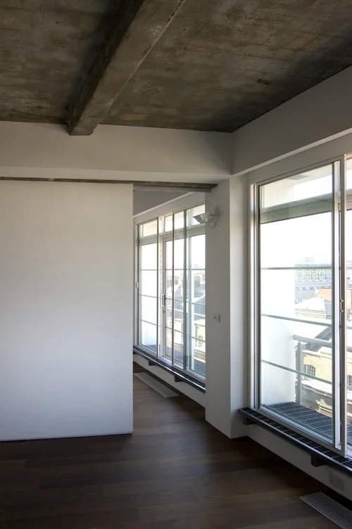 Architect-designed refurbishment of a loft apartment in Clerkenwell ...