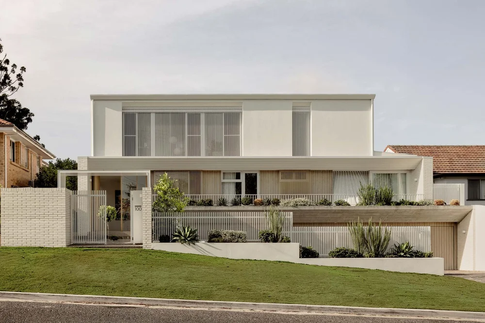 Designer Courtyard House in Camp Hill Brisbane — Kelder Architects is a ...