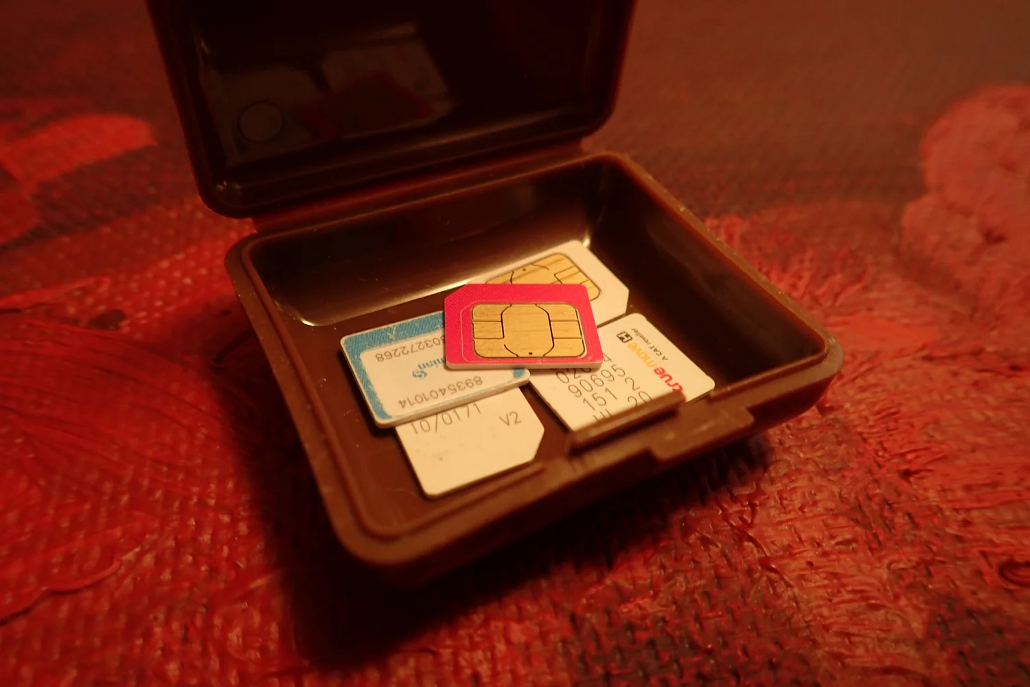 7 Tips for SIM Card Use Abroad (How to Avoid Roaming Charges ...