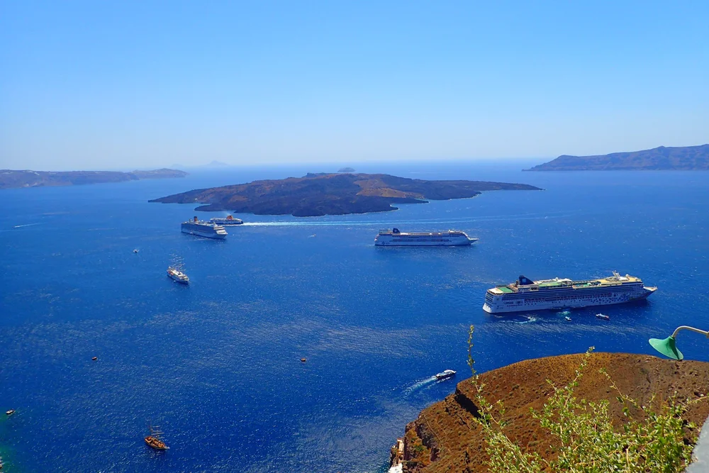 Guide to the Fira to Oia Hike in Santorini, Greece — Deviating the Norm