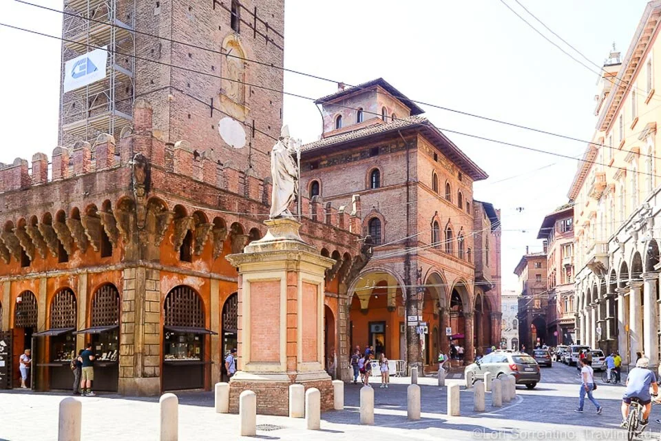 Discovering italy’s Medieval City on a 2-Hour Bologna Bike Tour ...