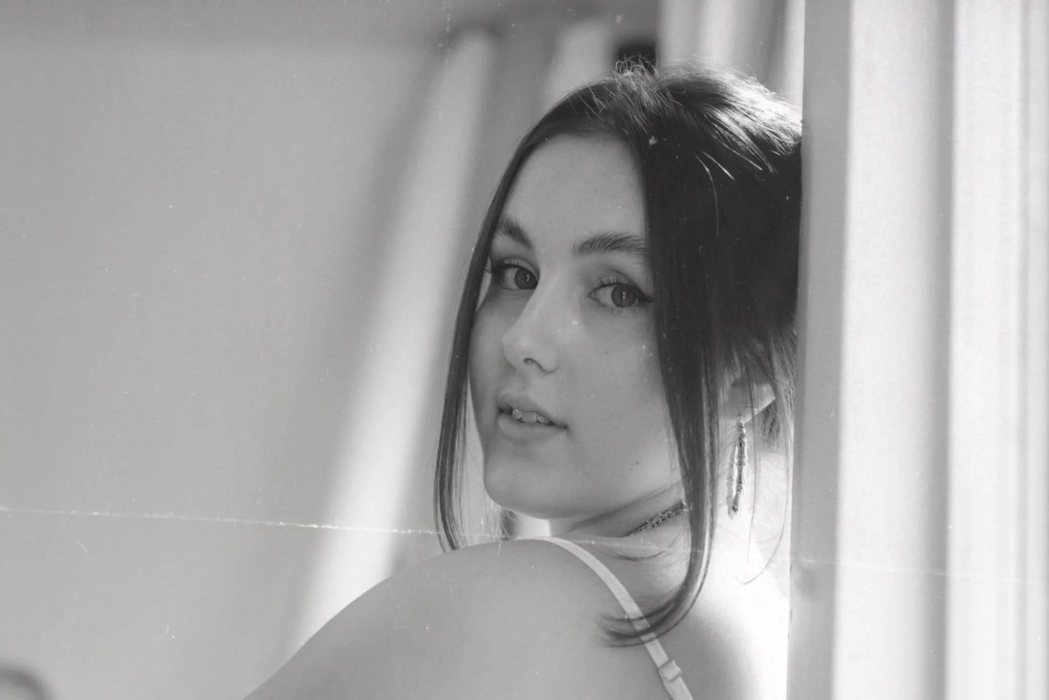 Pop Singer-Songwriter Issy Winstanley Unveils Her Latest Single "Losing ...