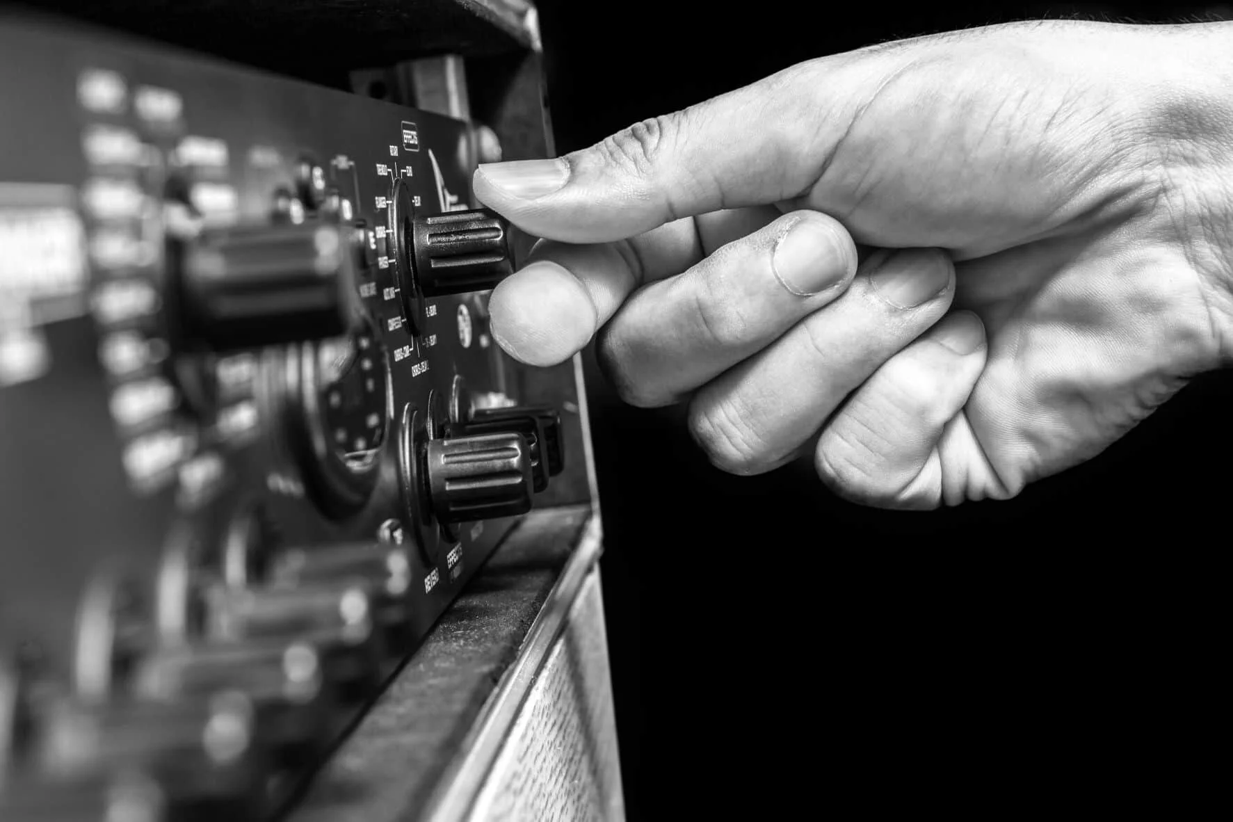 How the Vocal Effects Processor Changed Pop Music Forever - DOPECAUSEWESAID