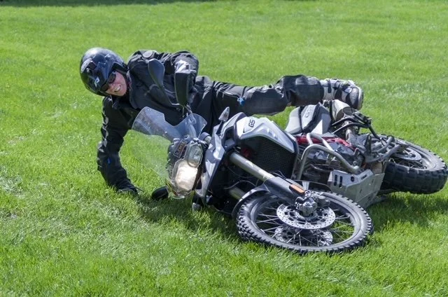 5 Techniques for Picking Up a Motorcycle - Clinton Smout - RIDER SKILLS ...
