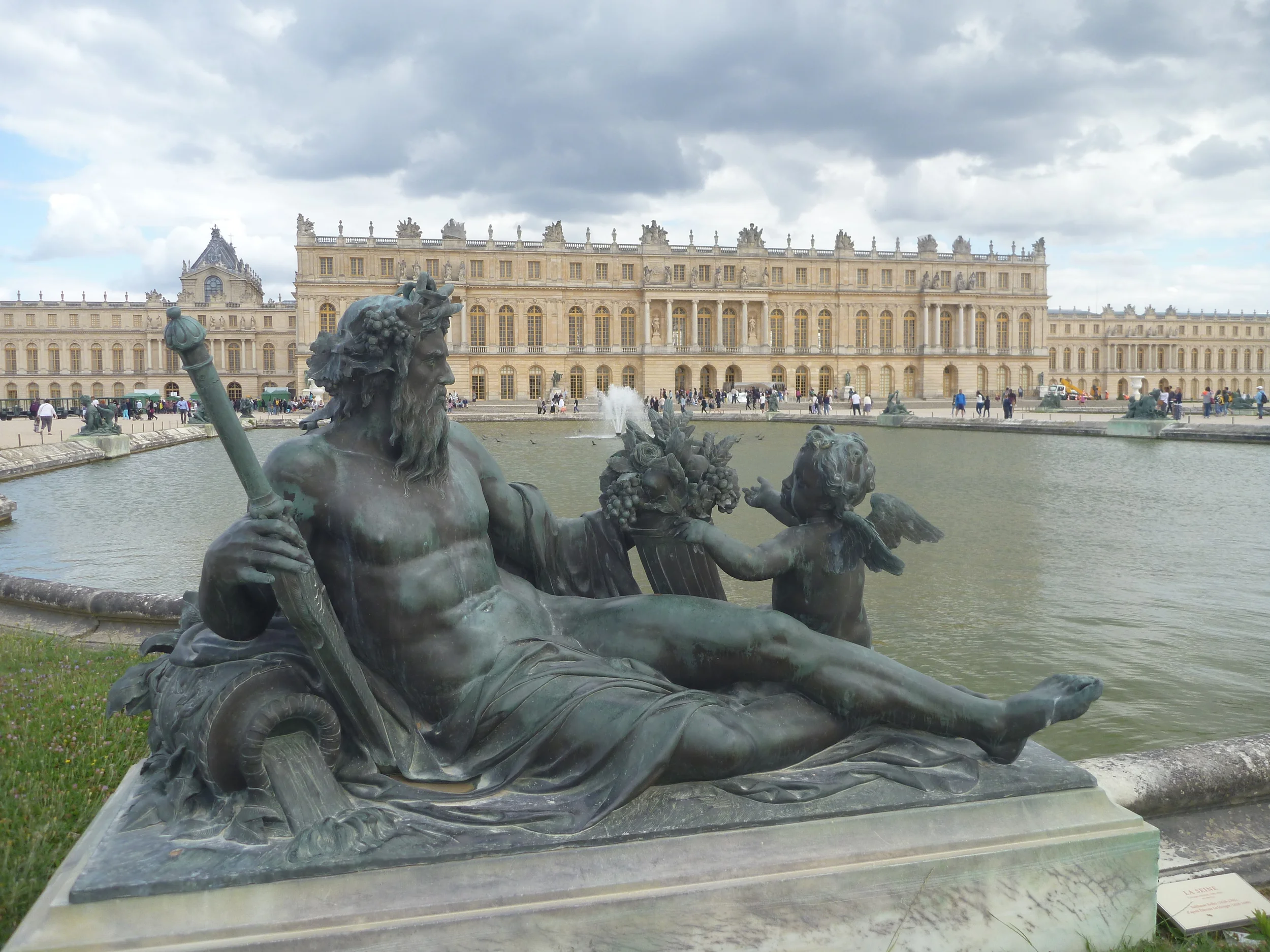 Versailles: An Unofficial Guide — Anna Hartley