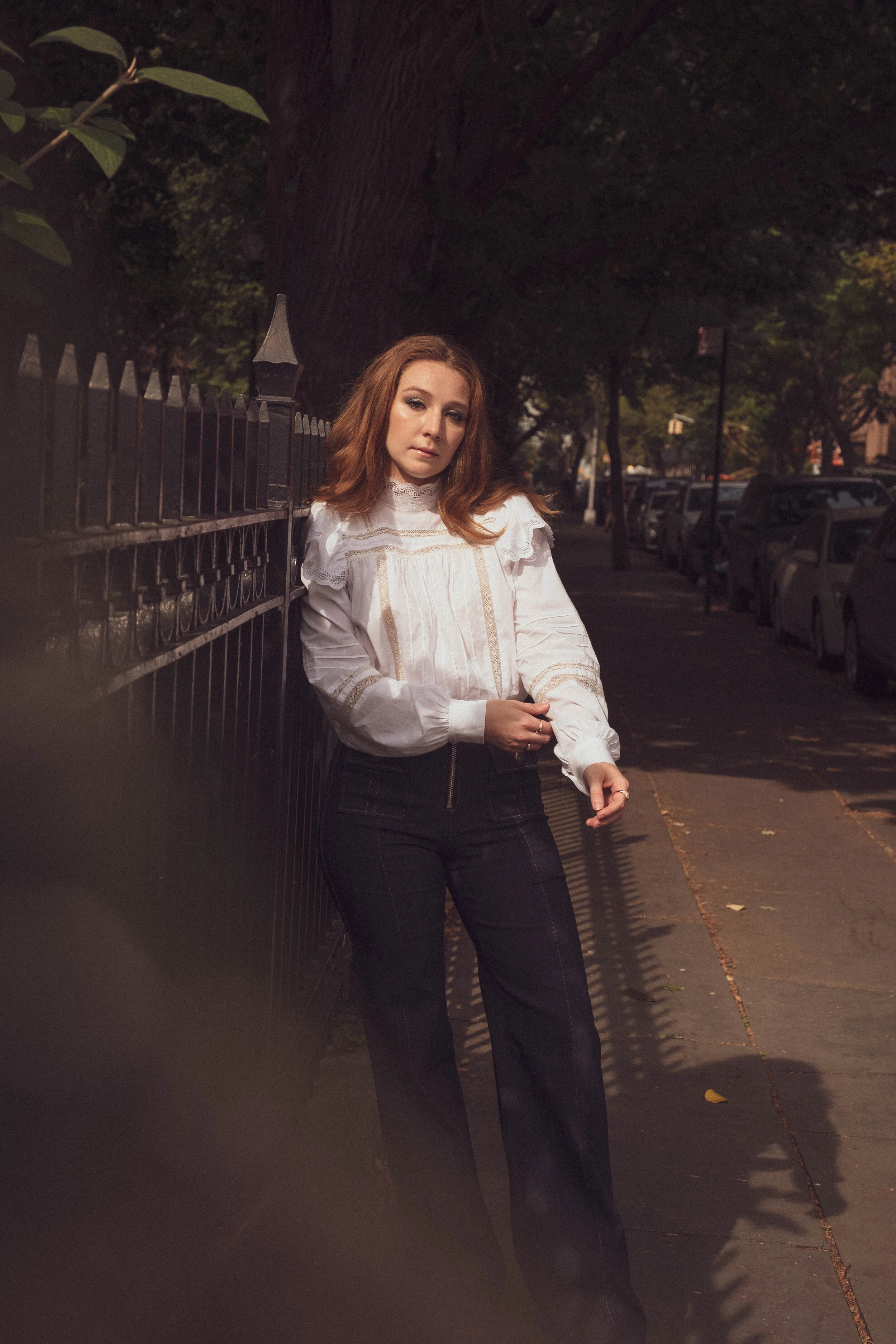 Kayli Carter Takes A Walk In Brooklyn’s Cobble Hill Park — Rose & Ivy