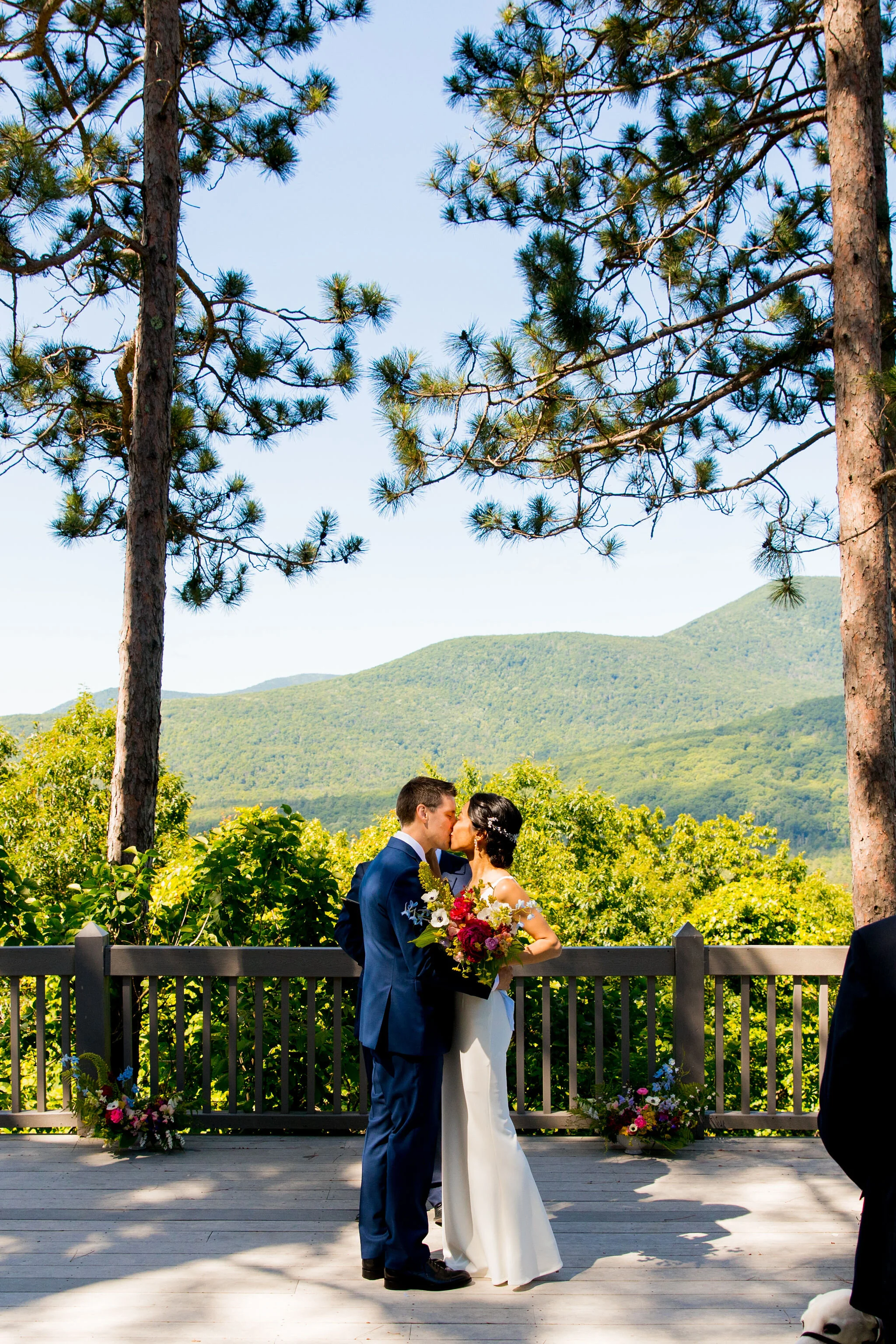 6 Dogs and 16 People: The Perfect Ratio For This Onteora Wedding — LBFPHOTO