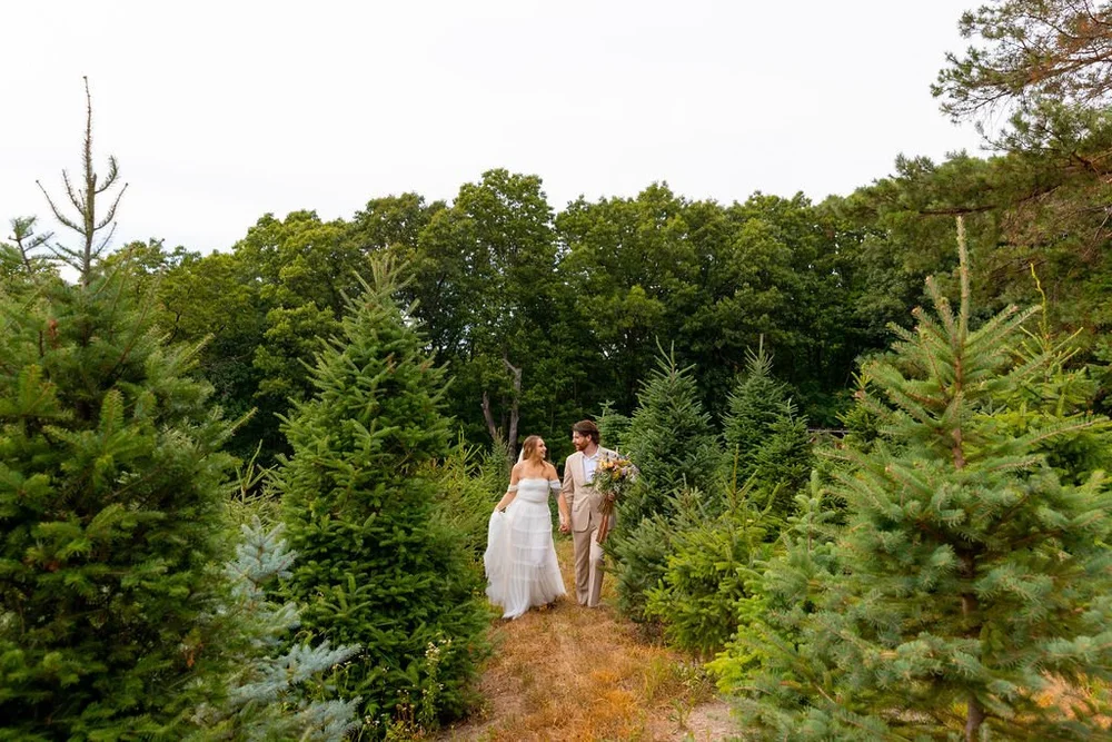 A Bit Of Christmas In July: An Emmerich Tree Farm Wedding — LBFPHOTO