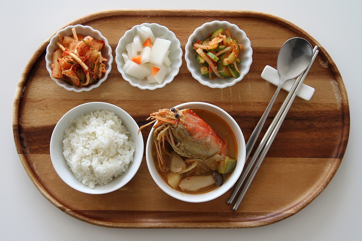 light dinnert-square in the kitchen