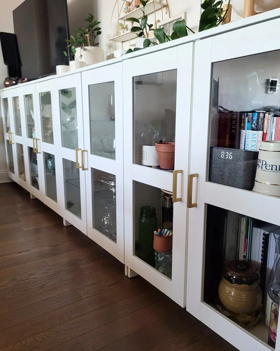 cabinet screen t-square in the kitchen