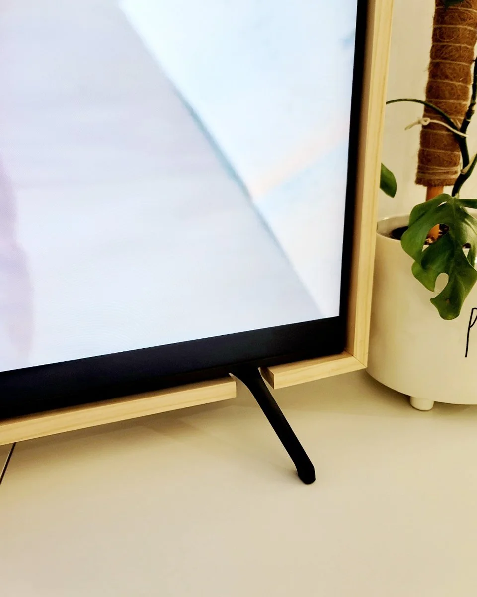 samsung frame tvt-square in the kitchen