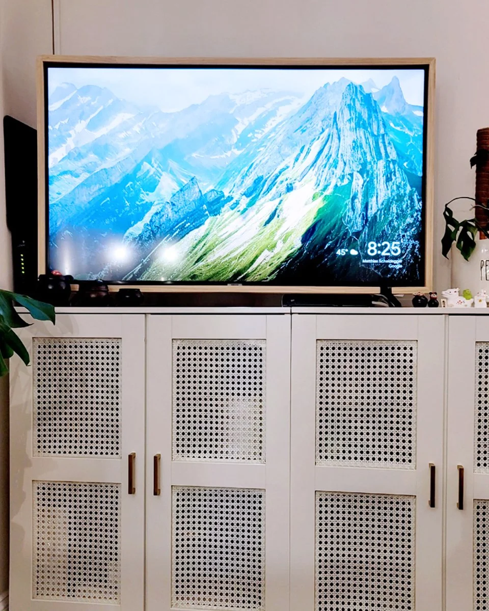 samsung frame tvt-square in the kitchen