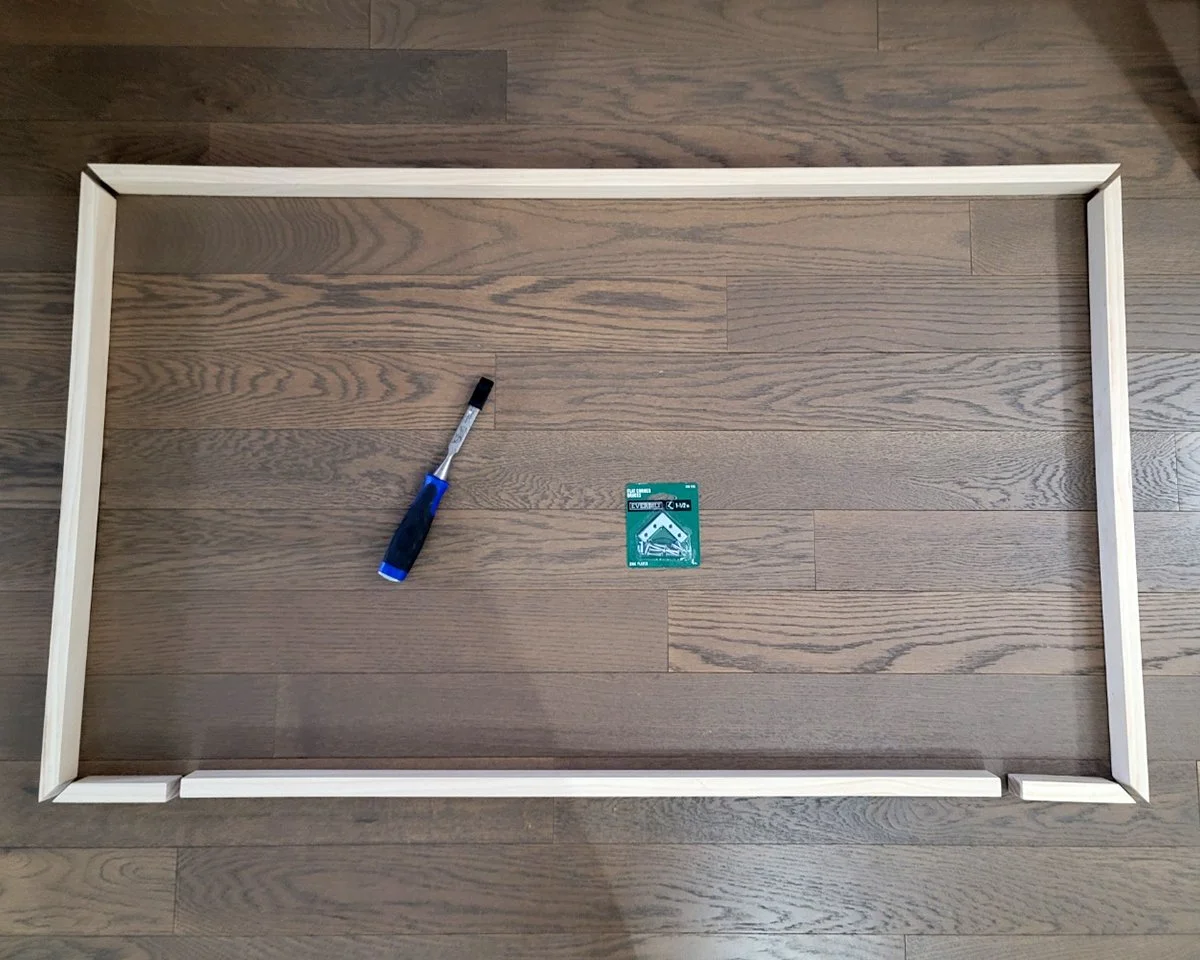 samsung frame tvt-square in the kitchen