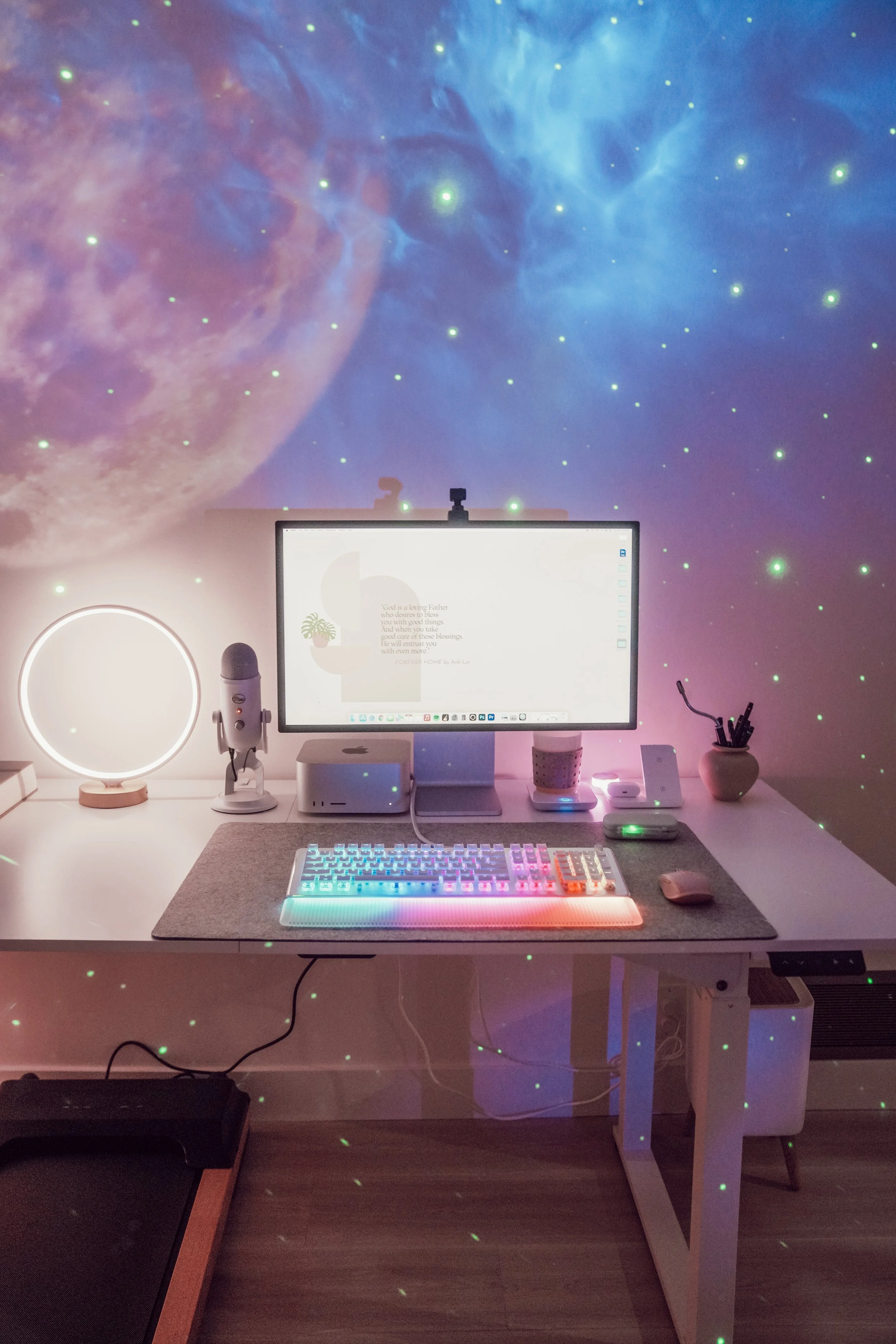 Girl and The Word - How to Create an Aesthetic & Organized Workspace!