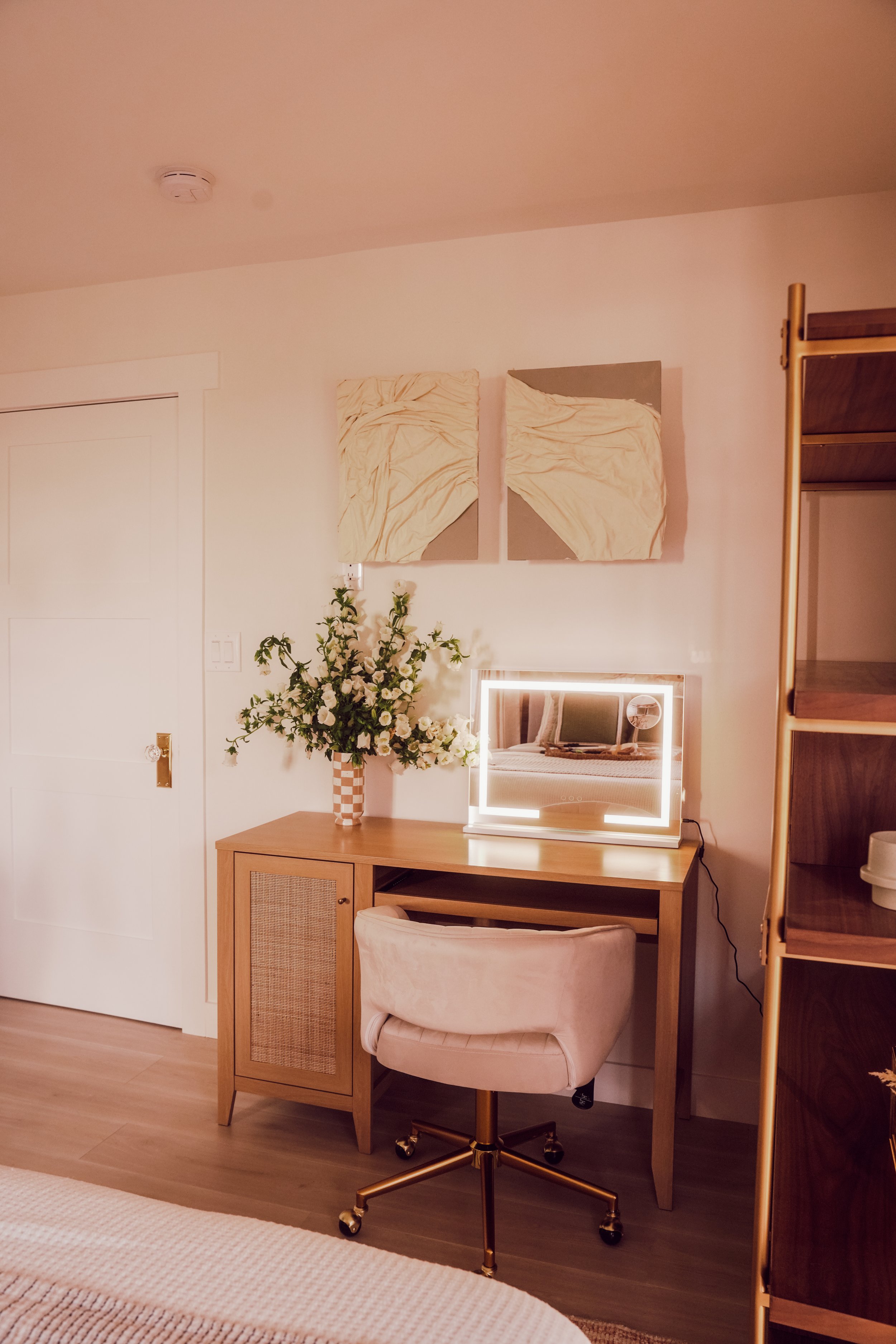 Girl and The Word - Setting Up a Hotel Style Bedroom at Home!