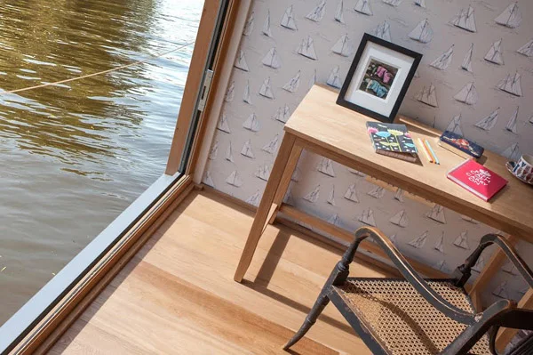 A contemporary floating home on the Thames in West London - Design Hunter