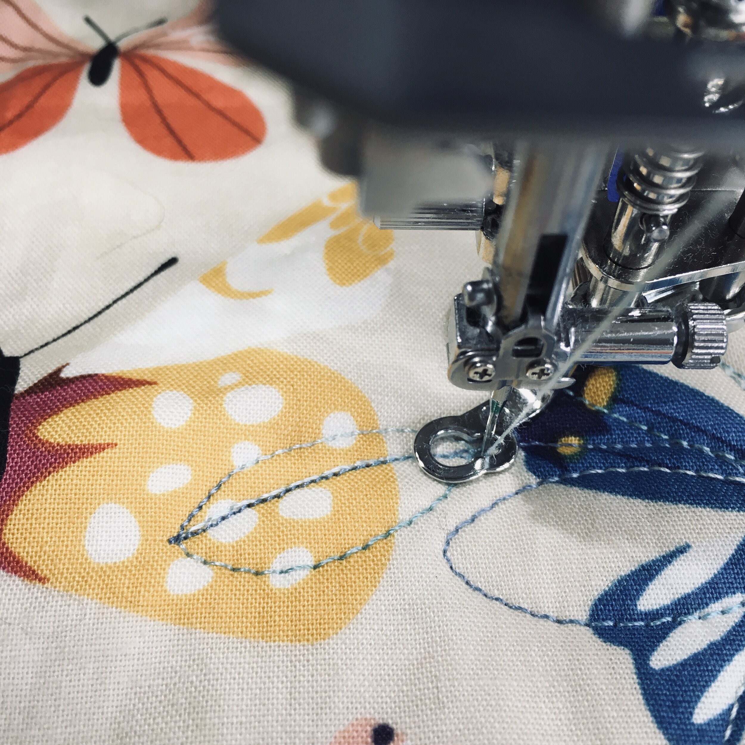 How To Quilt a Free Motion Flower Design — Sleeping Dog Quilts