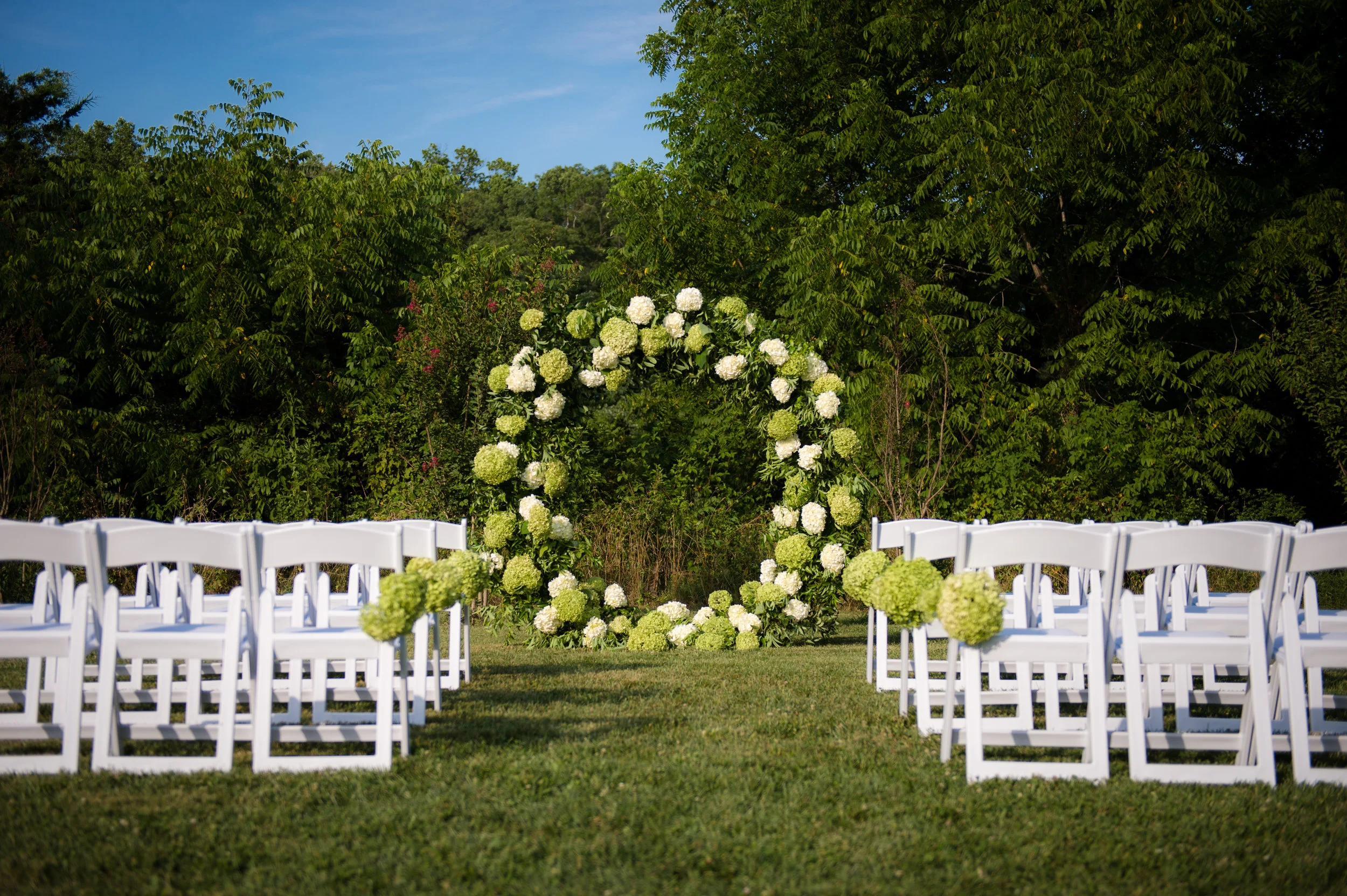 Round Wedding Ceremony Backdrop — Lark