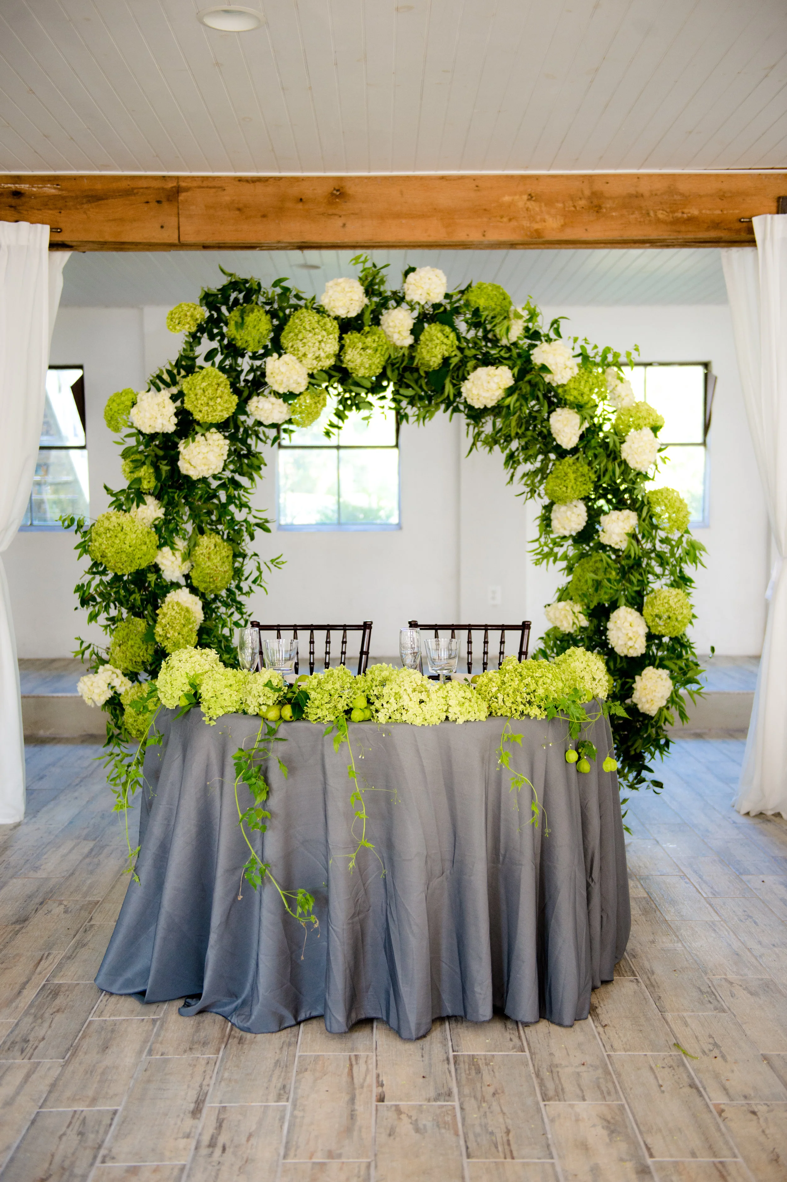 Round Wedding Ceremony Backdrop — Lark