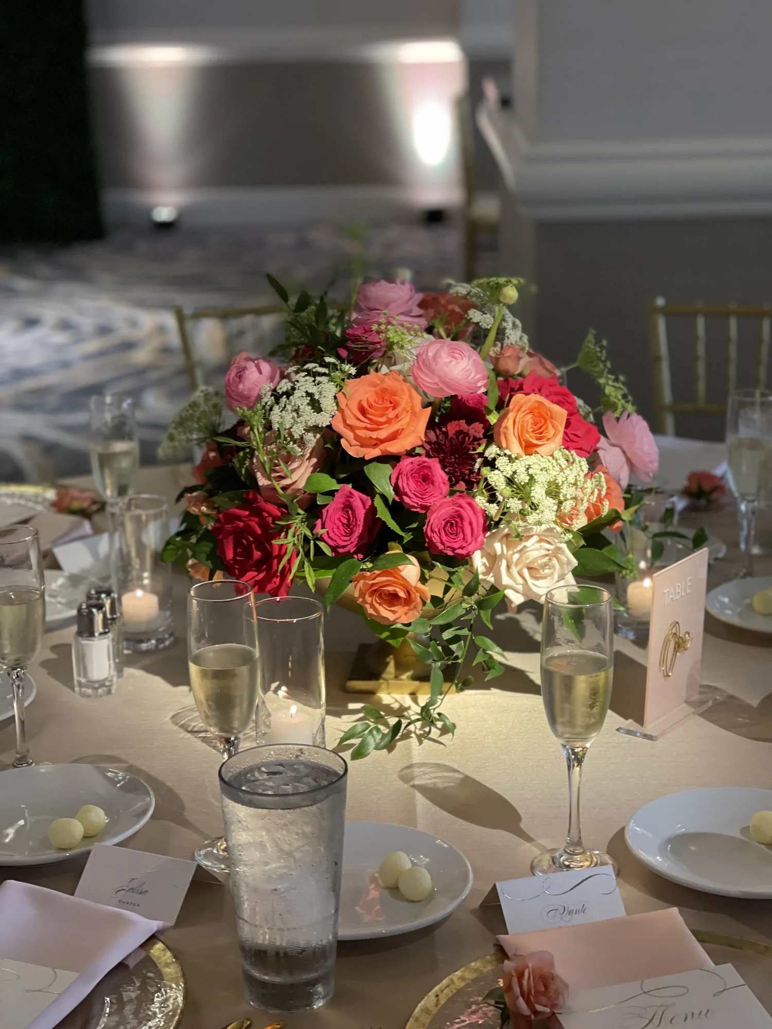 Colorful wedding flowers, bouquets, centerpieces and ceremony flowers ...