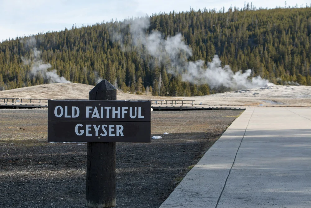The Magic of Old Faithful: A Journey to Yellowstone’s Iconic Geyser ...