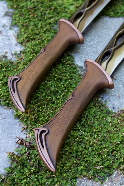 Tauriel Daggers — Coregeek