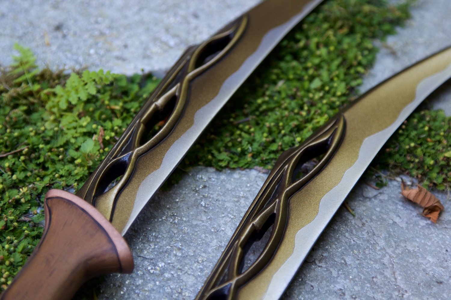 Tauriel Daggers — Coregeek