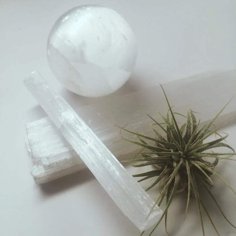 Crystal meditation: Selenite — The Hoodwitch
