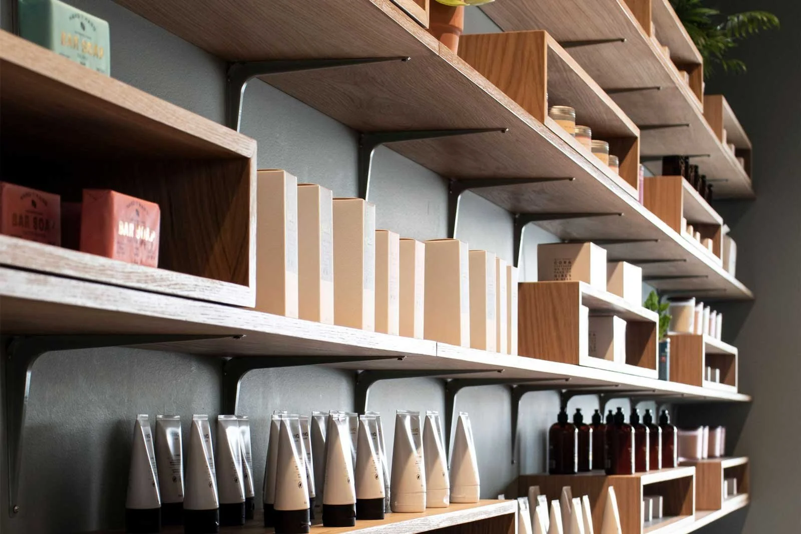 Wholesale OTC Drug Supplier and Digital Signage Solutions - Pharmalynk