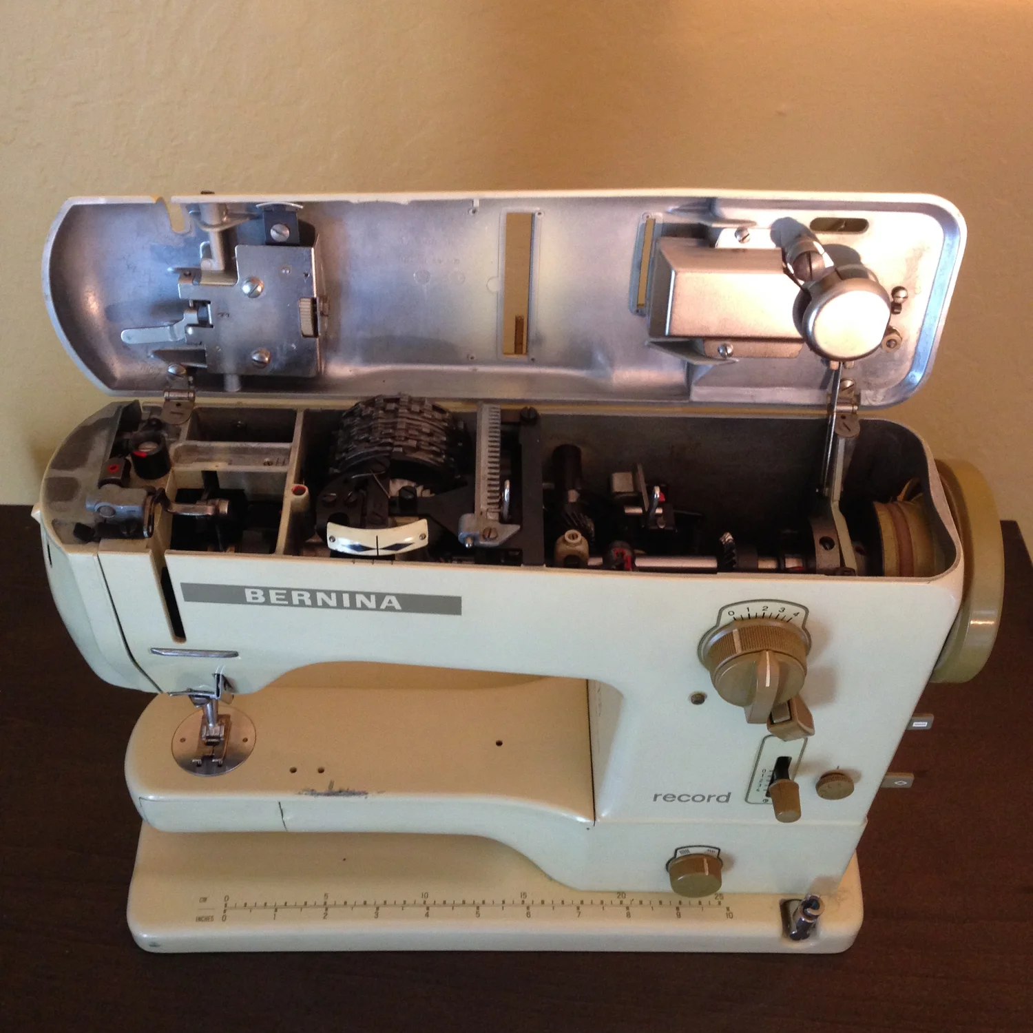 Bernina 730 Record Review — Ashley and the Noisemakers