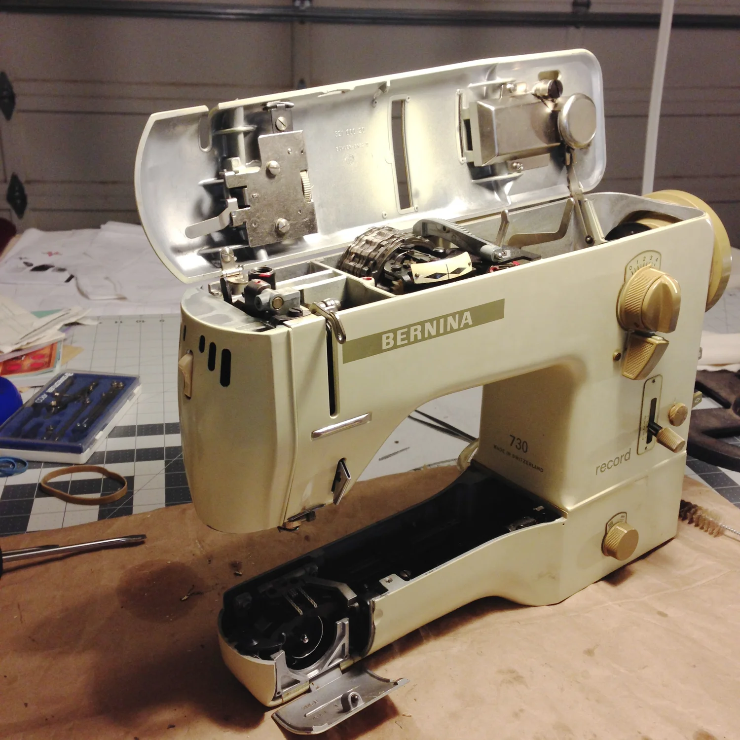 Replacing the Cam Gear on a Bernina 730 Record — Ashley and the Noisemakers