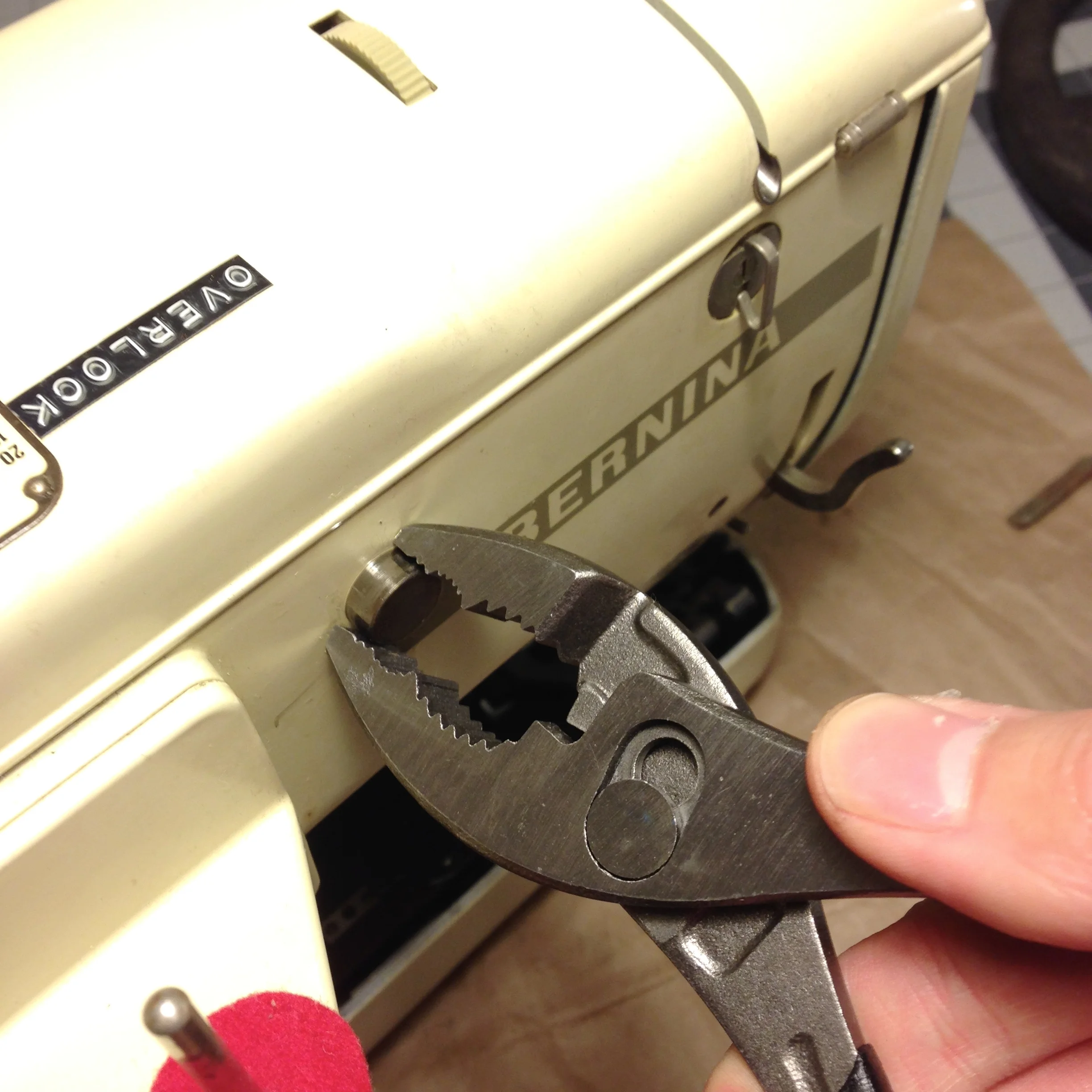 Replacing the Cam Gear on a Bernina 730 Record — Ashley and the Noisemakers