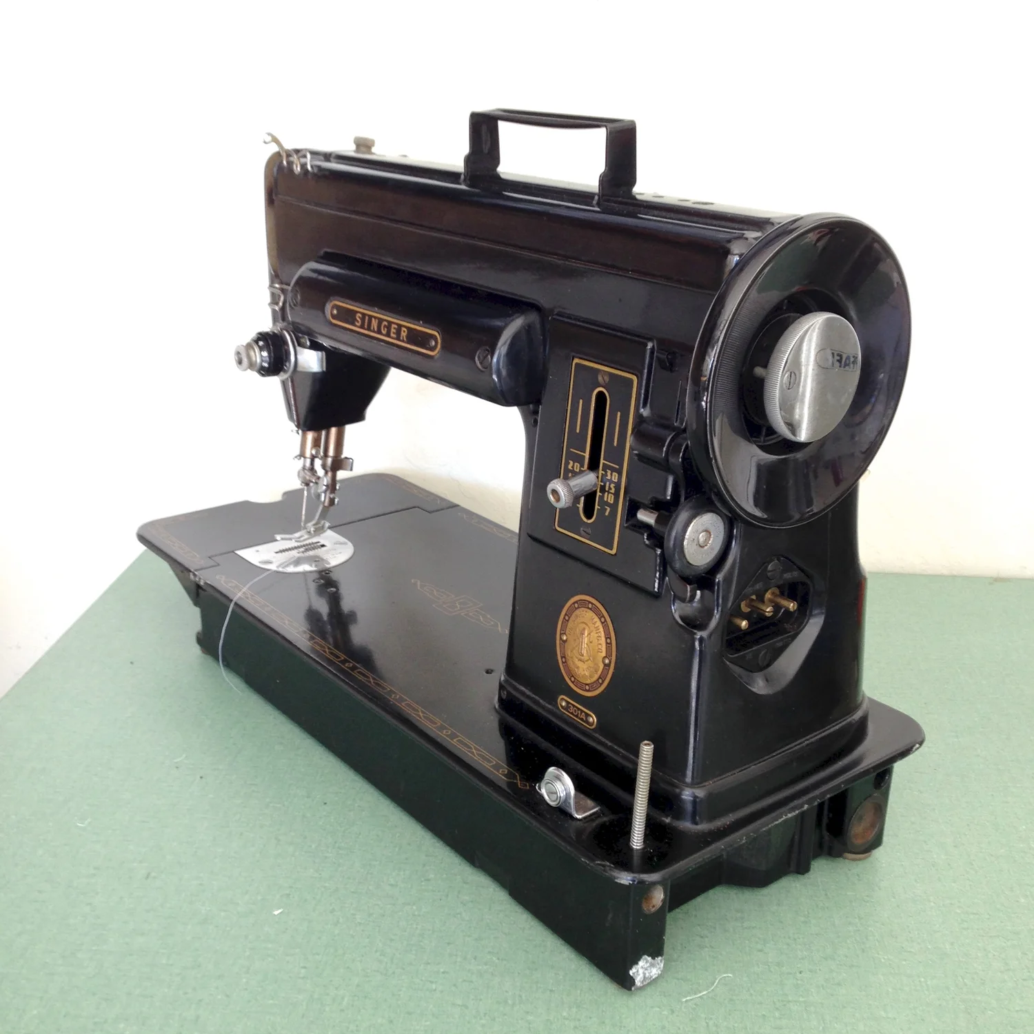 Singer 301a Review — Ashley and the Noisemakers