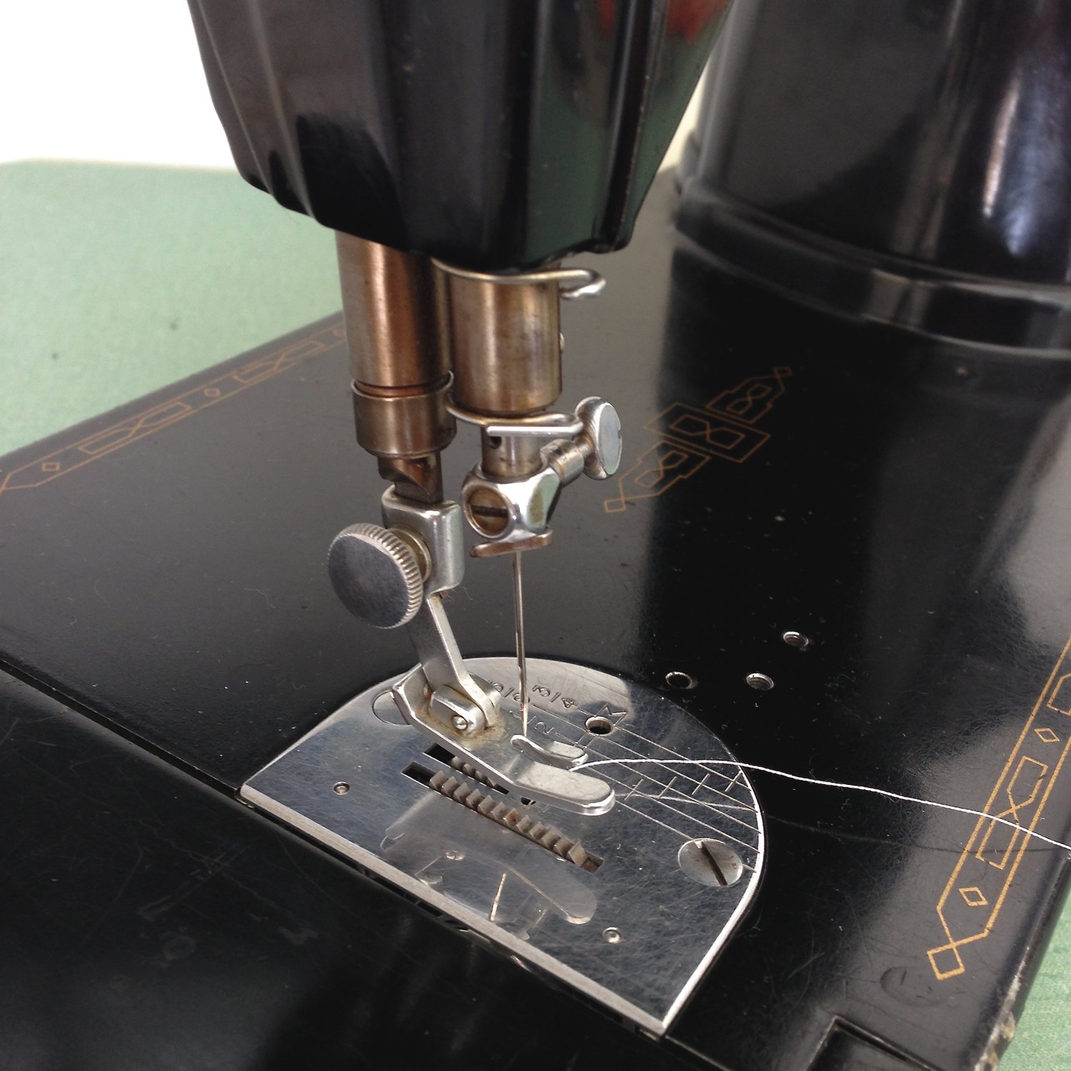 Singer 301a Review — Ashley and the Noisemakers