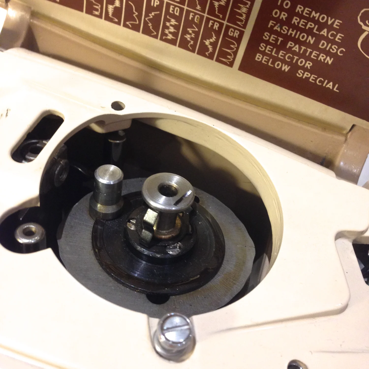 Singer 500a "The Rocketeer" Review — Ashley and the Noisemakers
