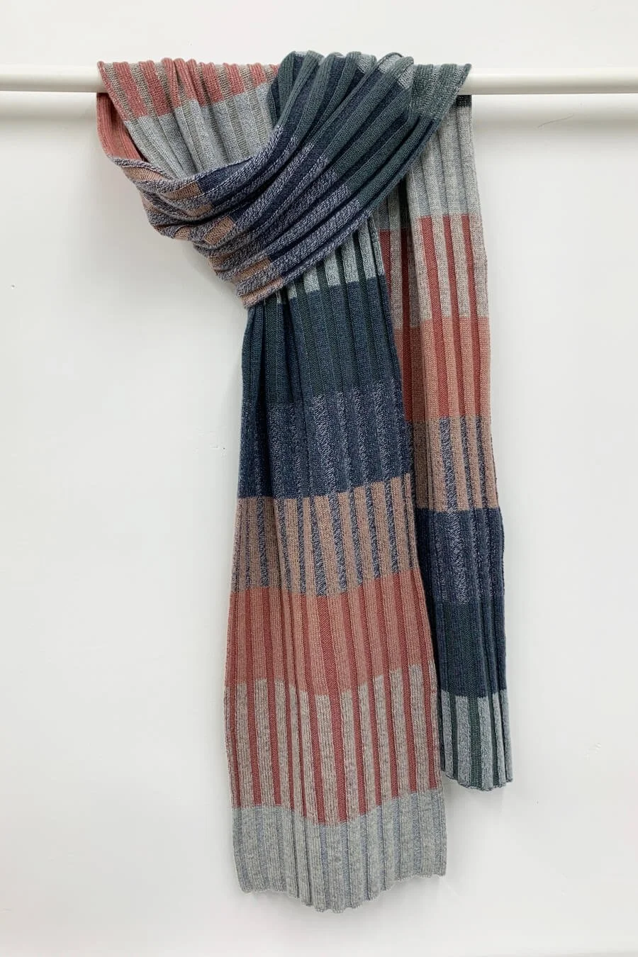 Stone striped cashmere scarf — Collingwood-Norris