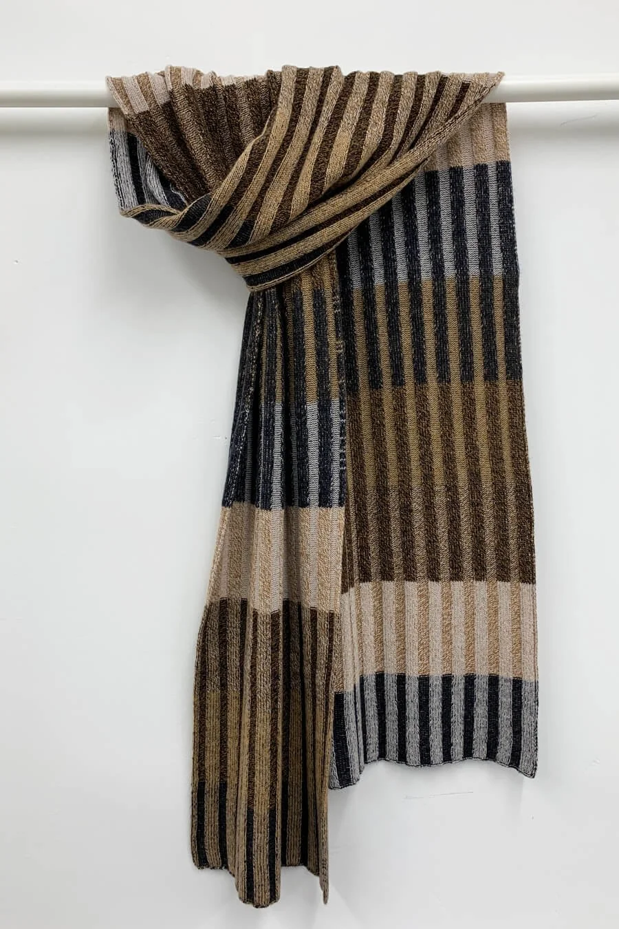 Dark natural striped cashmere scarf — Collingwood-Norris