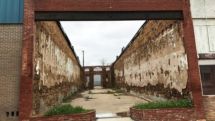 19 Things You Can Do With a Roofless Building or an Empty Lot