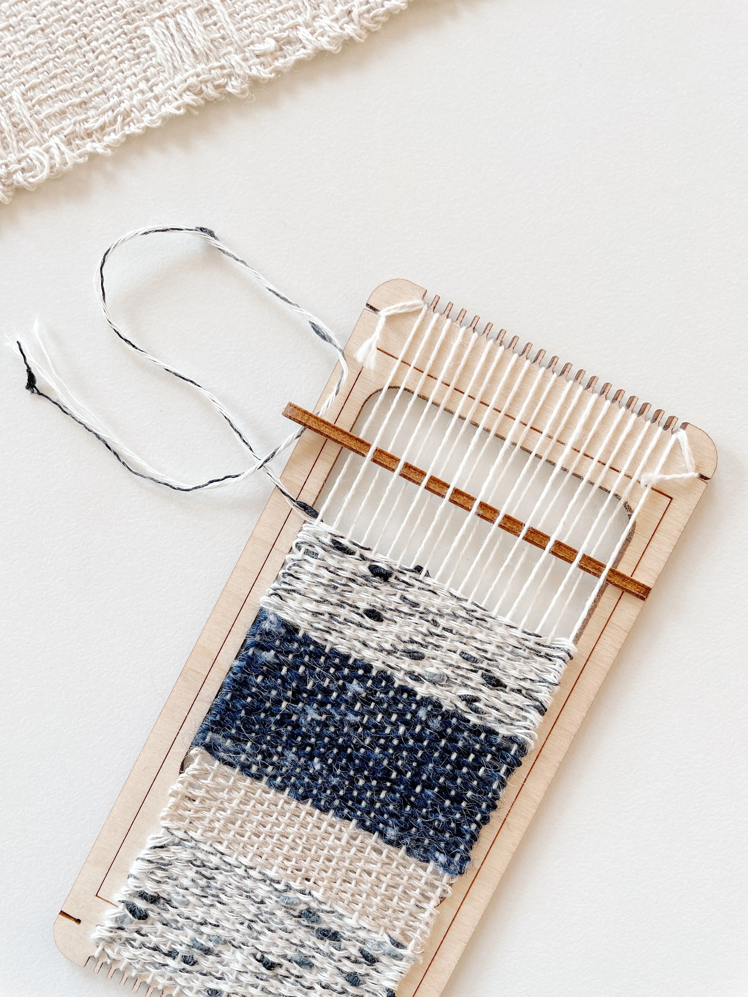 20-dent hello! loom (optional fiber pack) — Weaver House