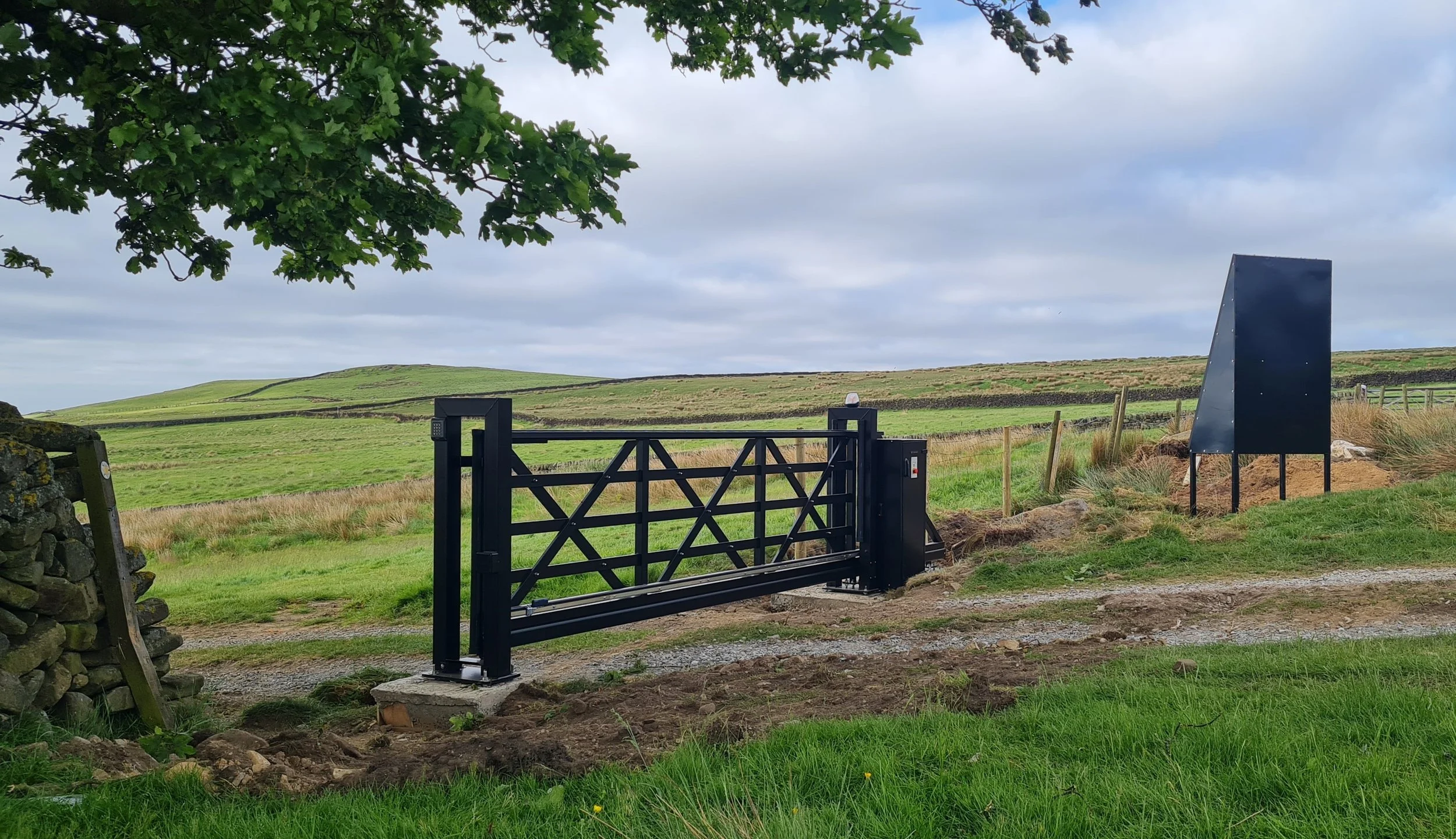 Solar Gates — Electric Gates for Farms, Stables and Rural Property