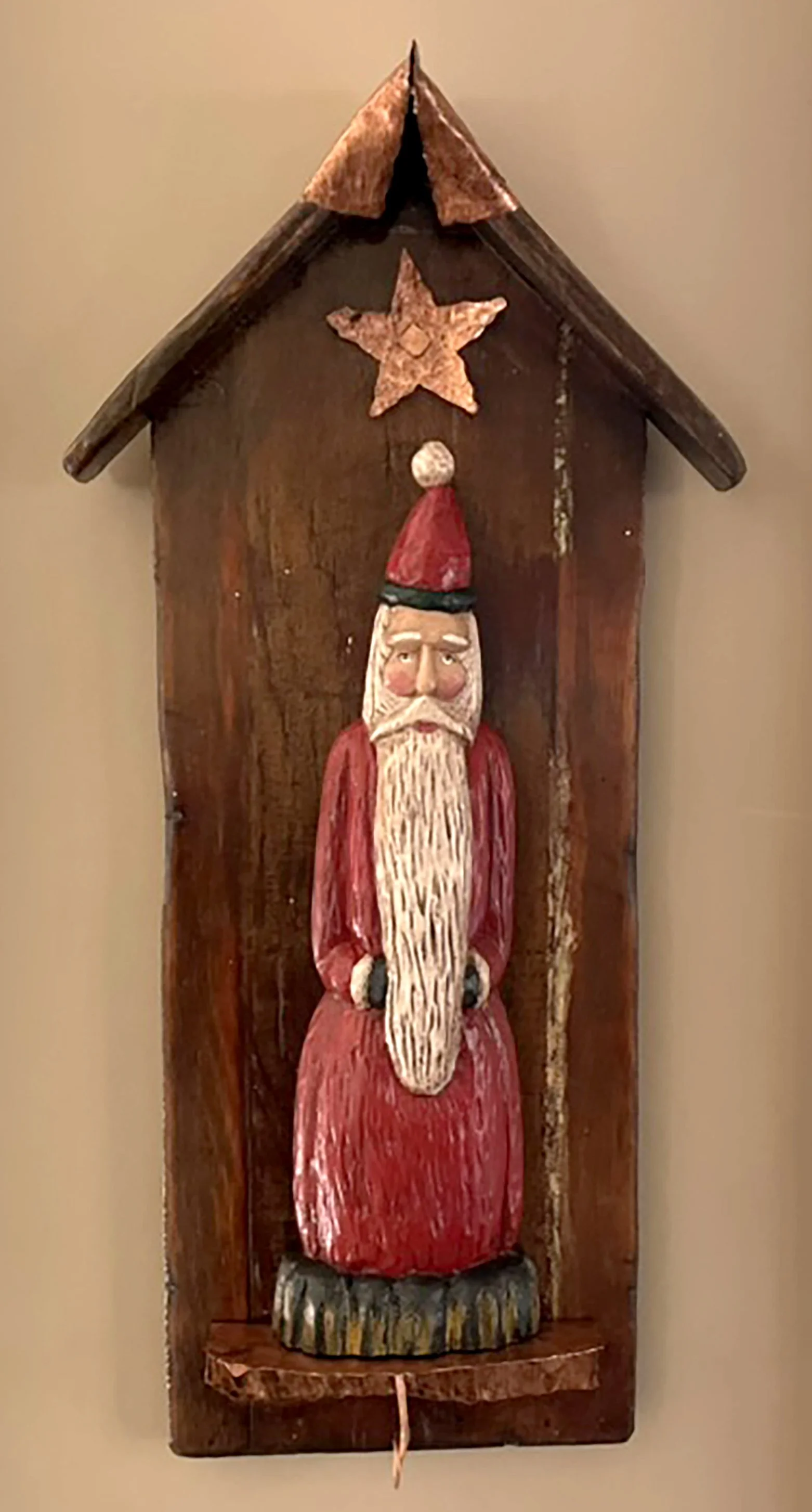 HAND CARVED WOODEN SANTA WITH BEARD ON VINTAGE WOODEN PANEL ...