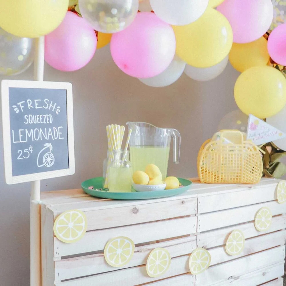 How to DIY a Lemonade Stand for Kids for Super Cute Photo Props