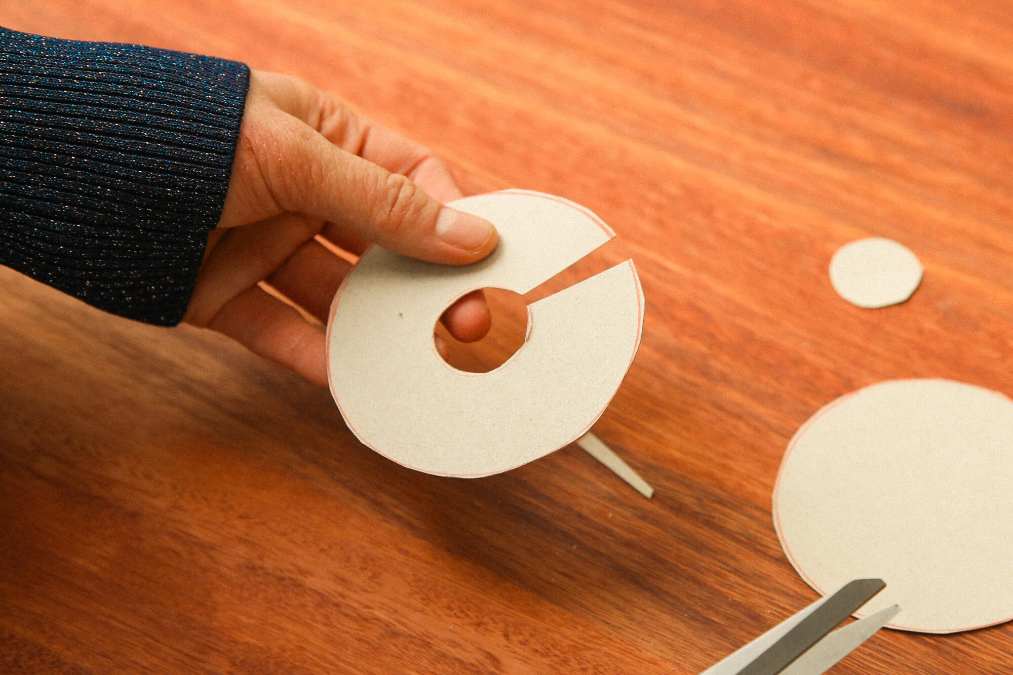 APPLE POM POMS — FURRY LITTLE PEACH