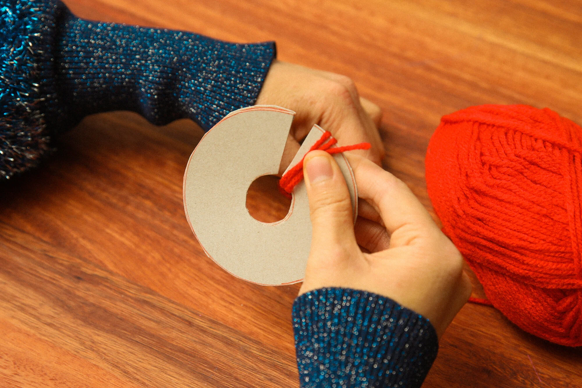 APPLE POM POMS — FURRY LITTLE PEACH