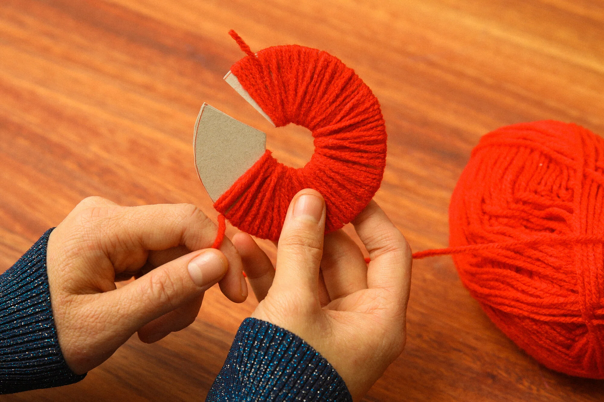 APPLE POM POMS — FURRY LITTLE PEACH