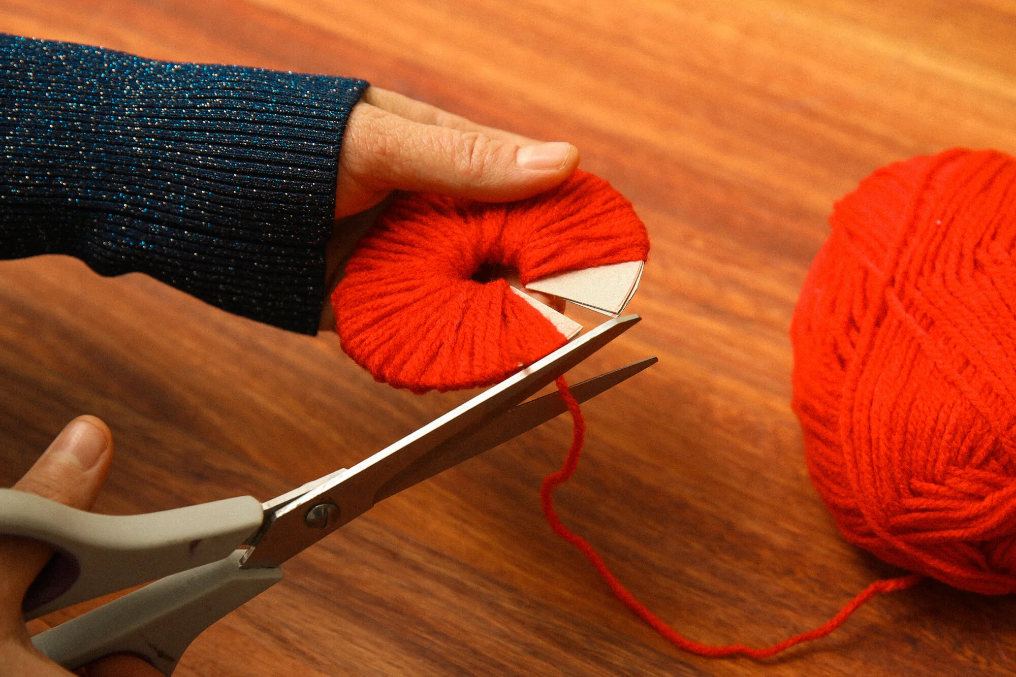 APPLE POM POMS — FURRY LITTLE PEACH