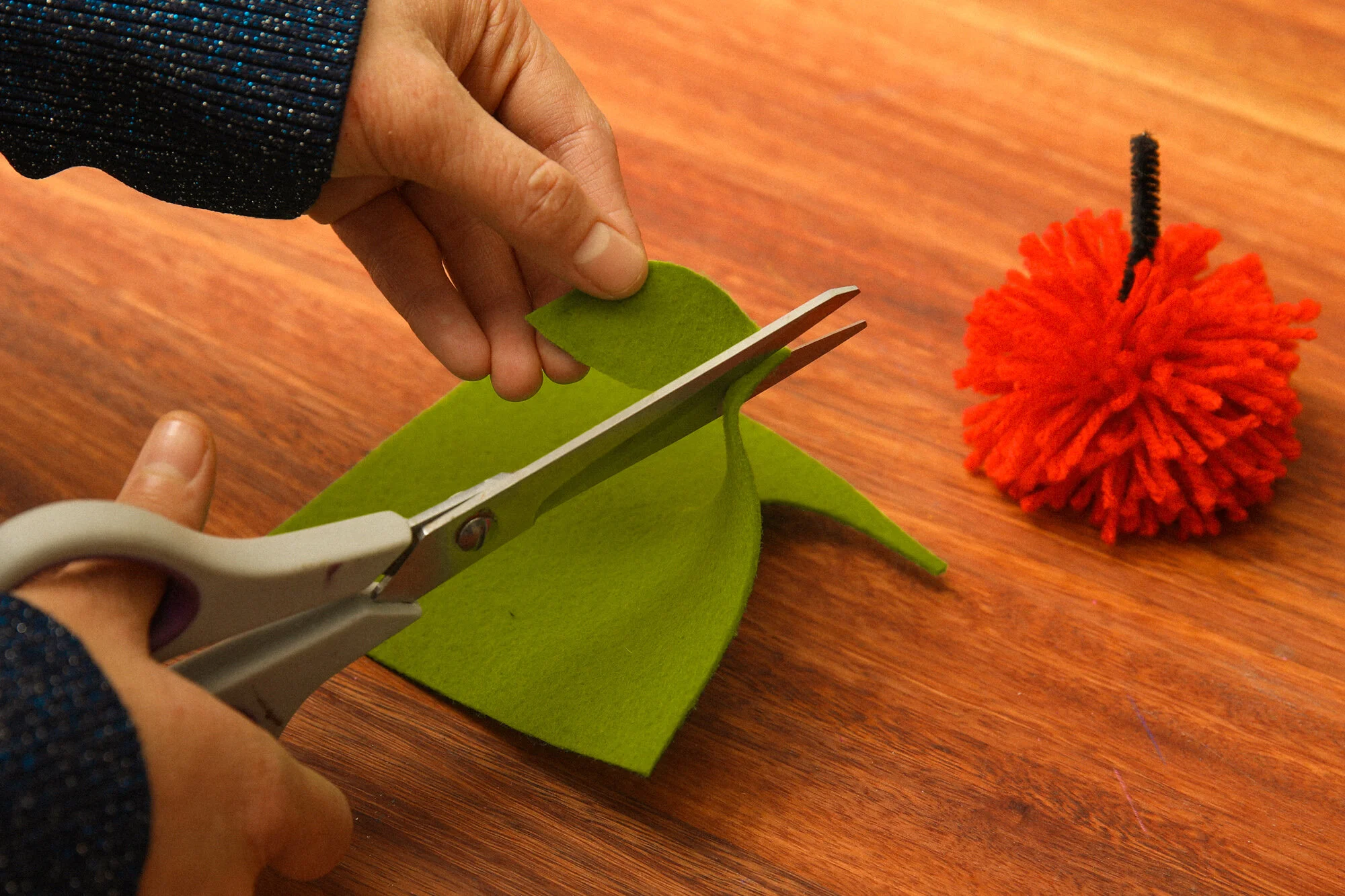 APPLE POM POMS — FURRY LITTLE PEACH