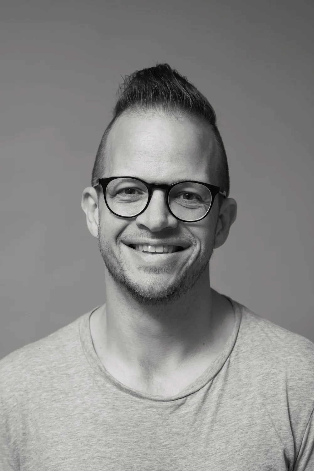 Relaxed professional profile head shots — ADAM BRONKHORST