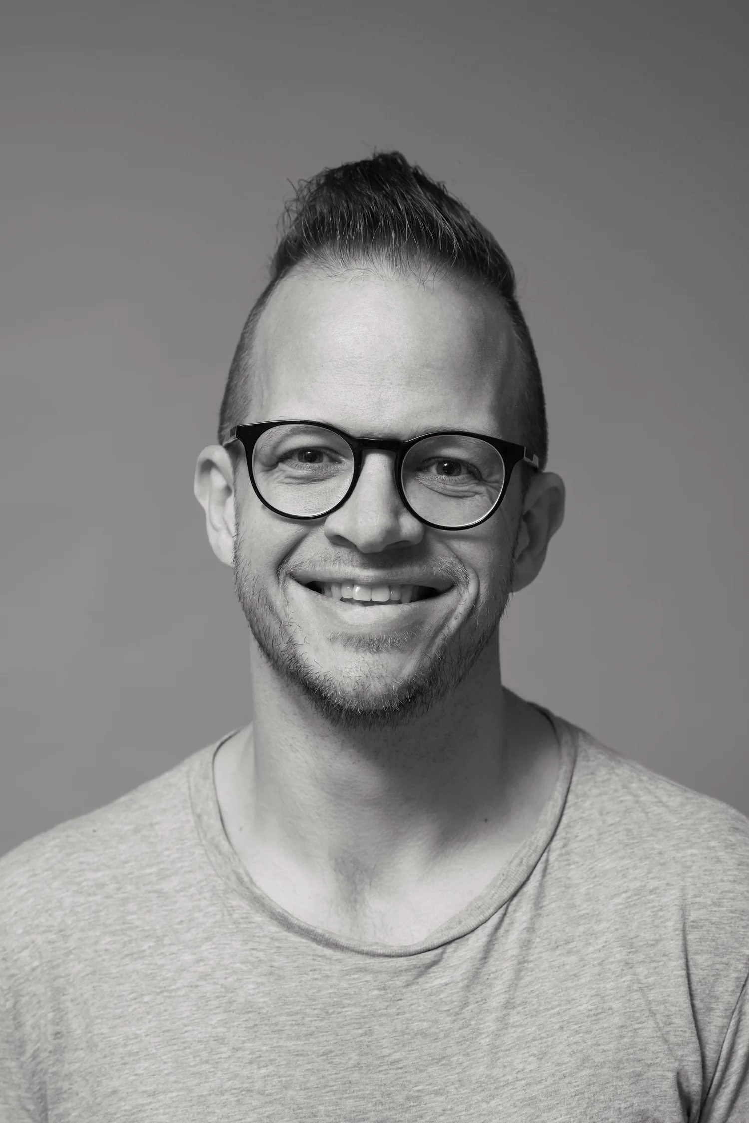 Relaxed professional profile head shots — ADAM BRONKHORST